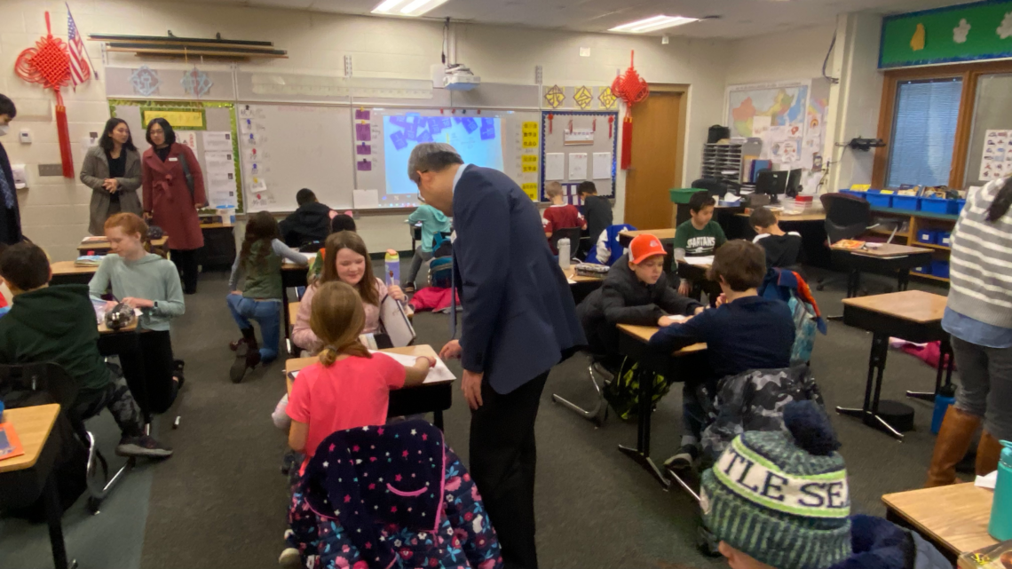 Meadow Brook Immersion Students Welcome Visitor - FHPS District News, Mandarin Immersion News ...